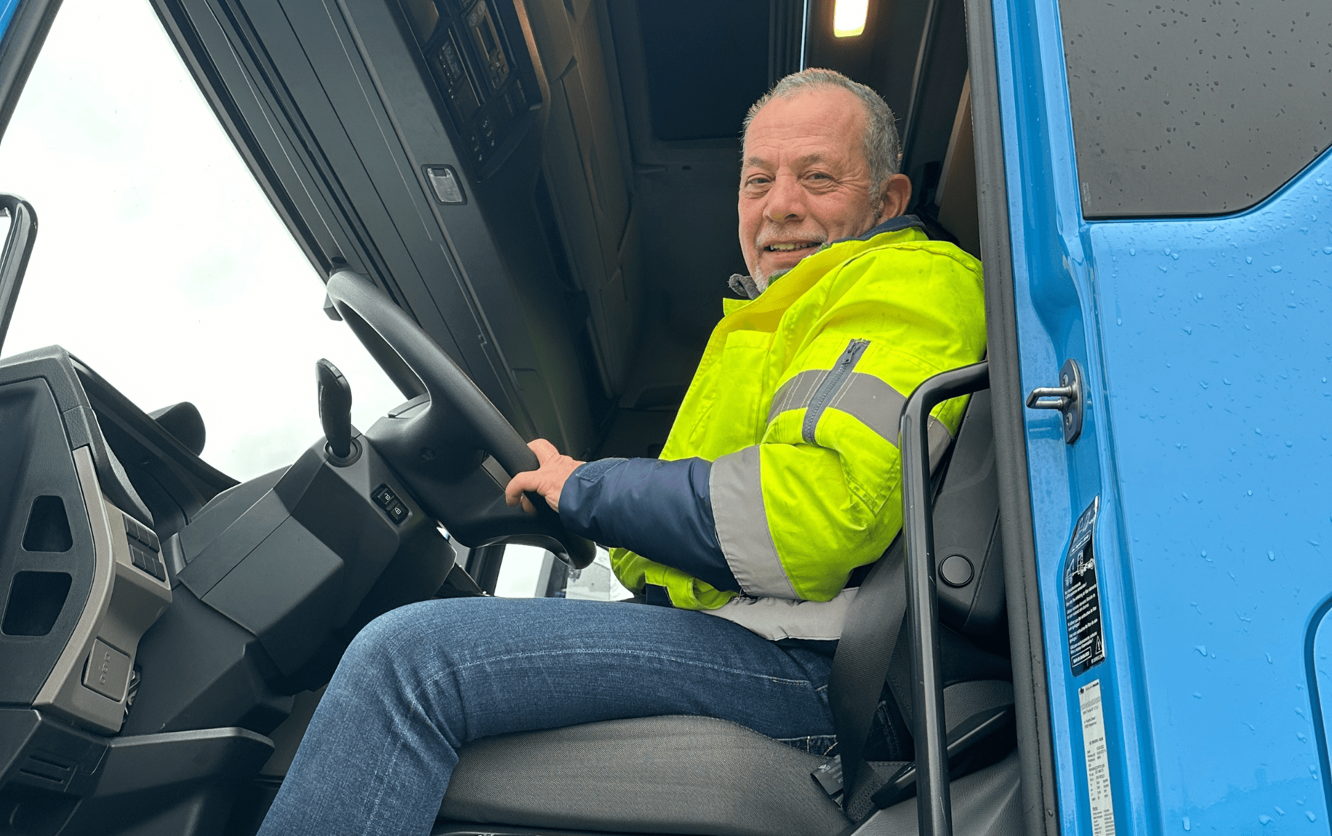 Unterwegs mit Max: Der LKW-Fahrer bringt frische Ware und gute Laune ...